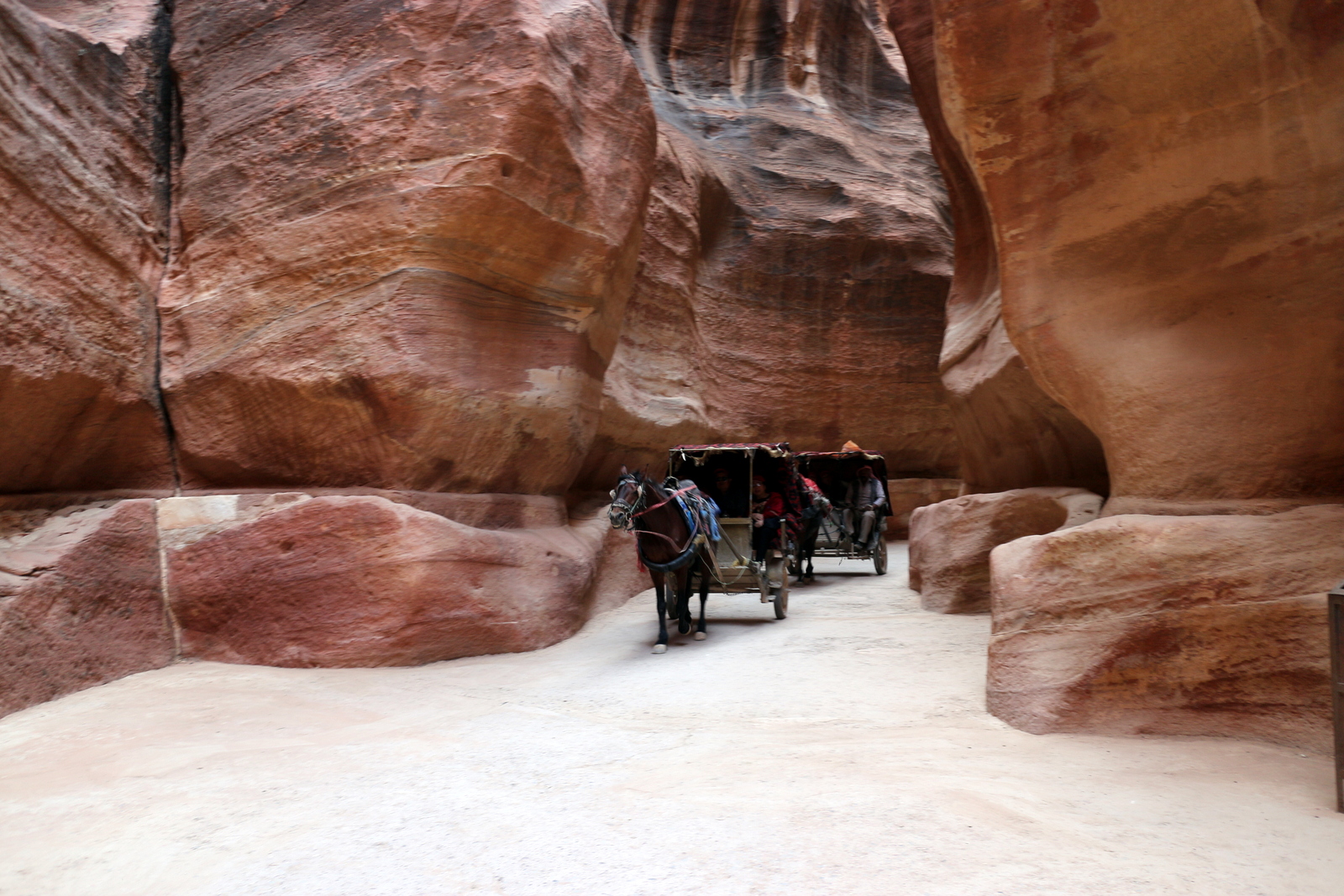 Keskellä historiaa Jordaniassa: Petra | Lainelainen